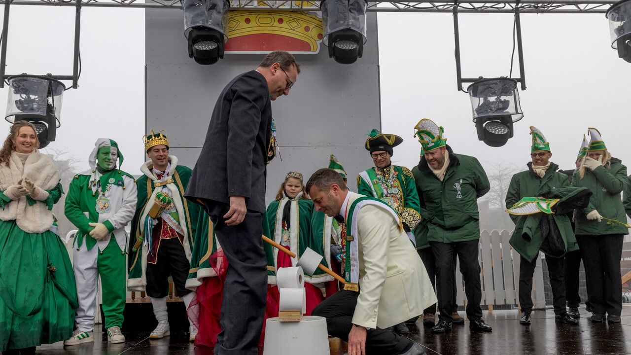 Nog tot maandagavond carnavalsplezier bij Bommels in Ronse | VRT NWS ...