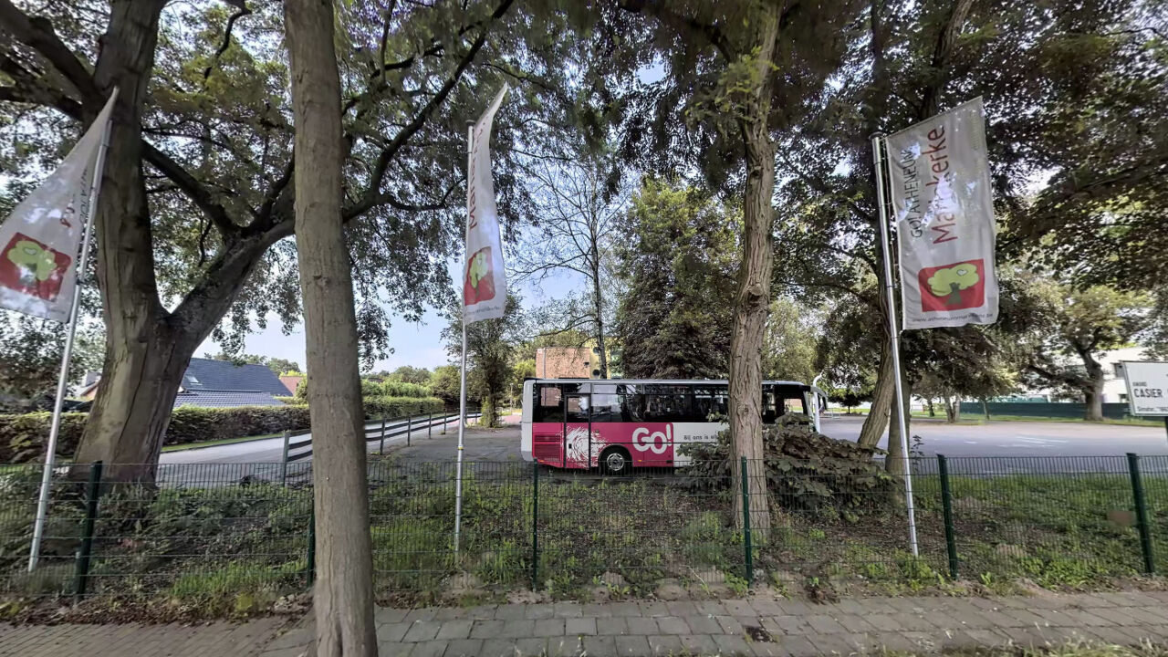 Arbeider overleden na val uit hoogtewerker op speelplaats van school in ...