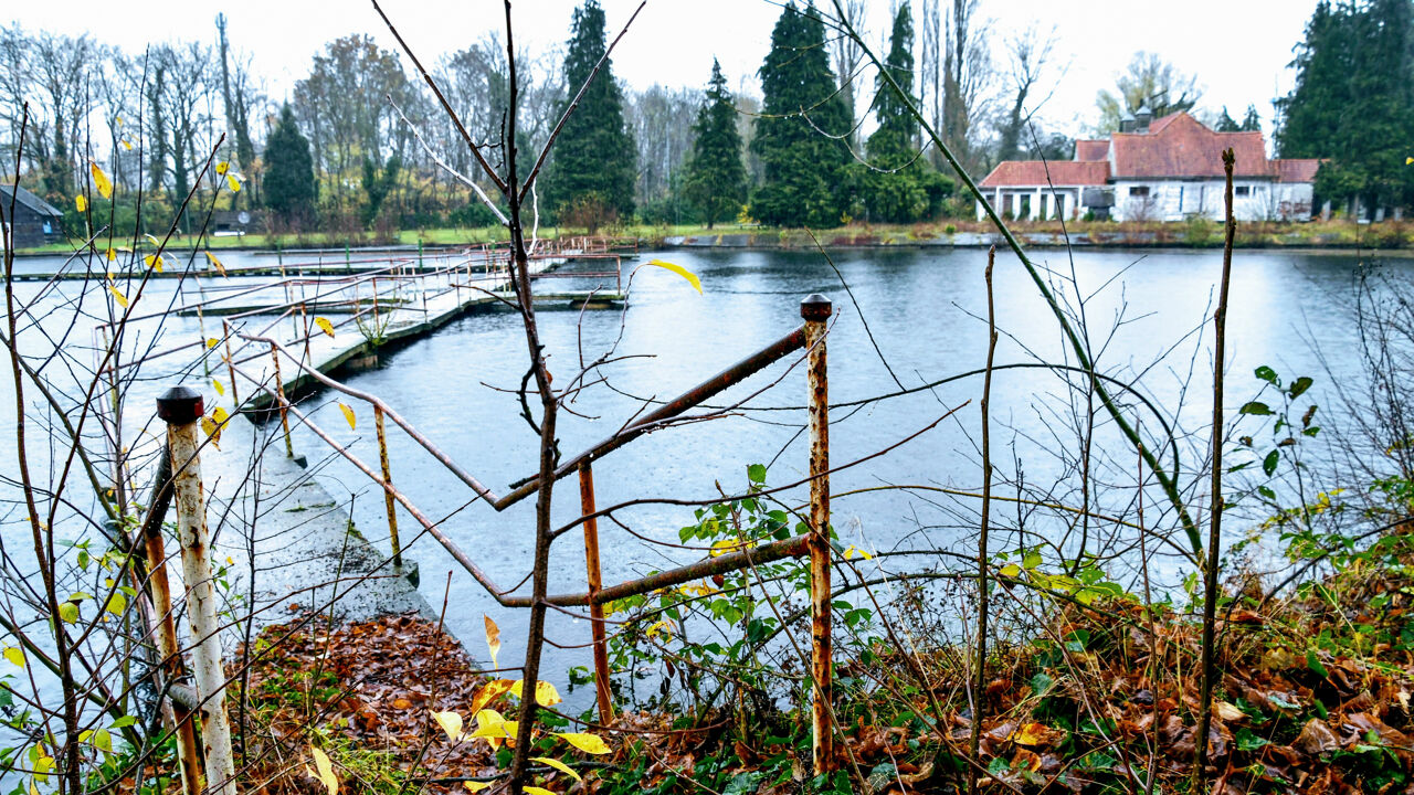 Protest in Zedelgem tegen plan voor nieuwbouwproject aan vijver Lac van ...