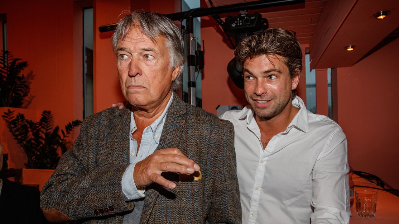 Ron Brandsteder (74), presentator van de populaire Nederlandse show de ...
