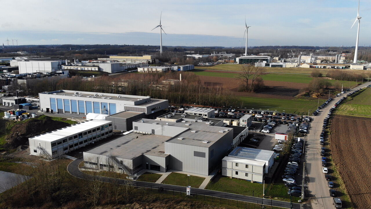 Hogere uitkering mogelijk voor alleenstaanden onder hetzelfde dak | VRT ...