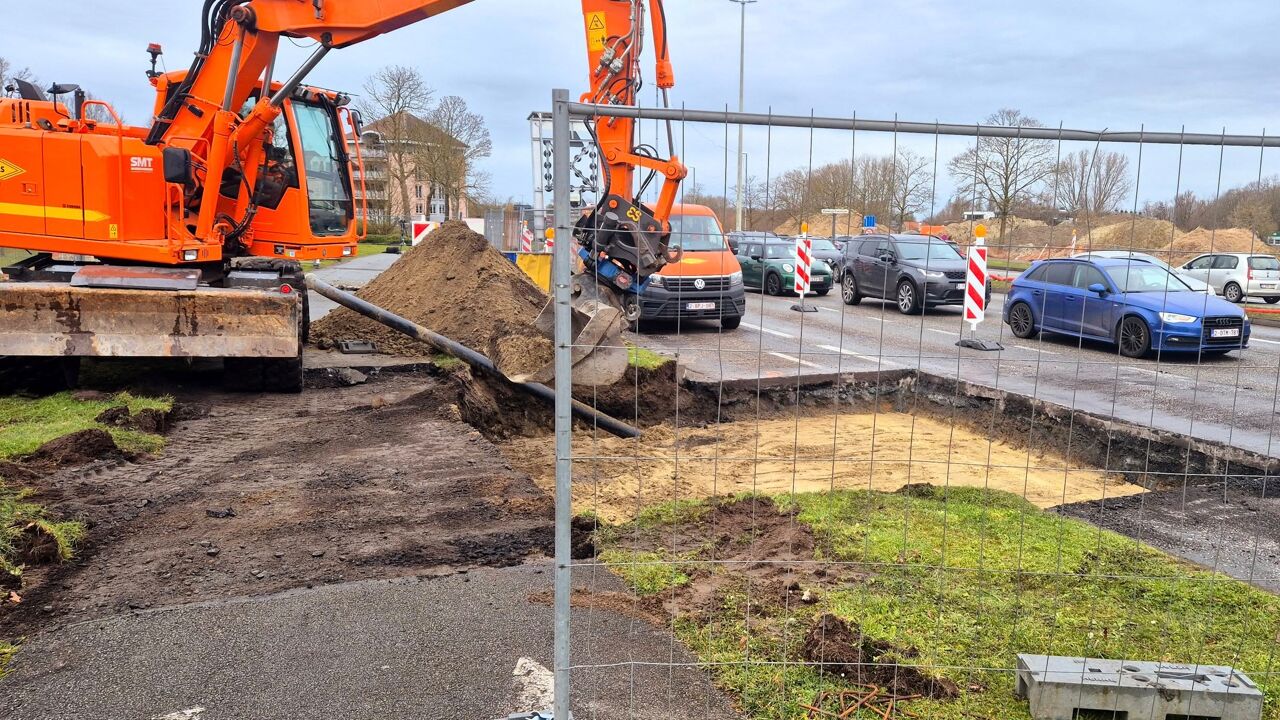 Onaangekondigde werken veroorzaken hele week hinder rond kruispunt Mechelse Poort in Dendermonde ...