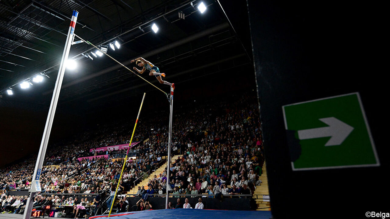 Polsstokfenomeen Mondo Duplantis doet er weer een centimeter bij: hij ...