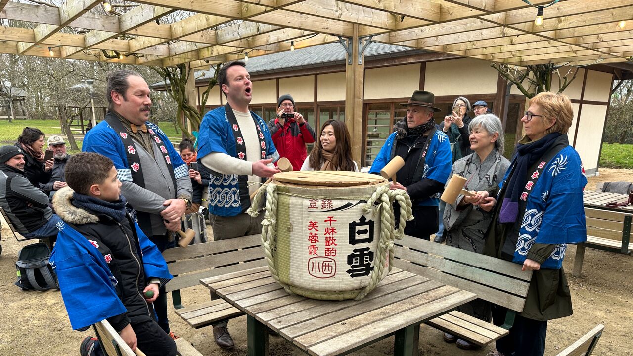 Japanse Tuin in Hasselt traditioneel geopend met vat saké: en dat voor ...