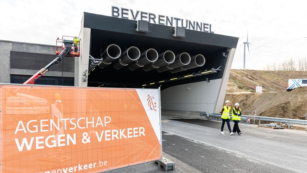 Beverentunnel richting Nederland tot maandagochtend volledig afgesloten door werken | VRT NWS ...