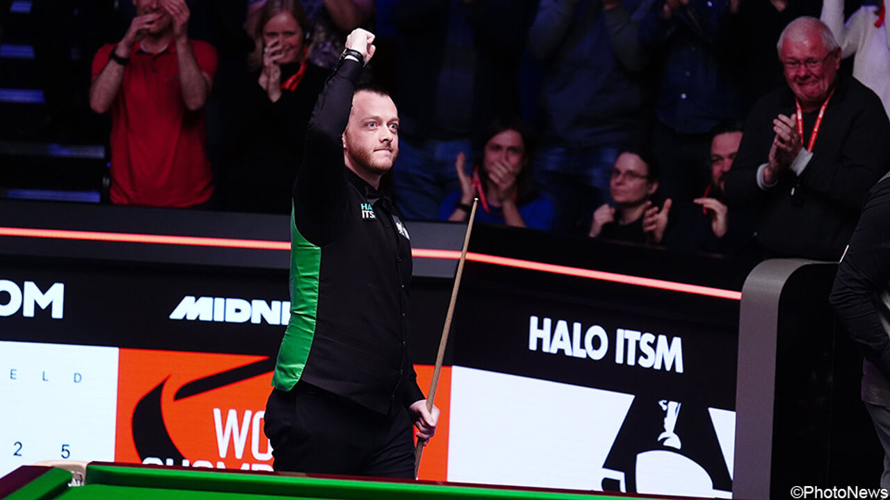 (On)gelukkige toeschouwer strijkt 25.000 pond op, dankzij 147 van Mark ...