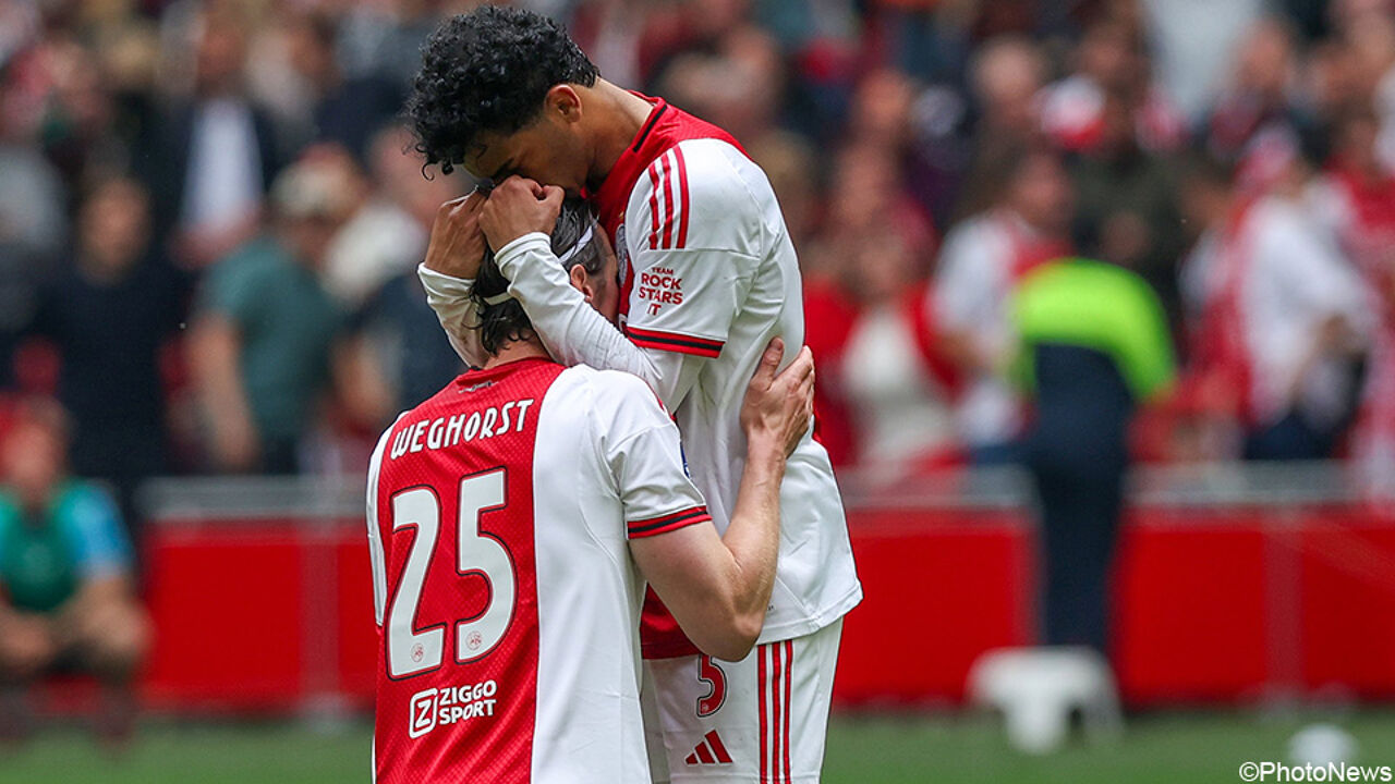 Emoties halen bovenhand bij Ajax na gemiste titel: Wout Weghorst geeft klap aan camera, coach ...