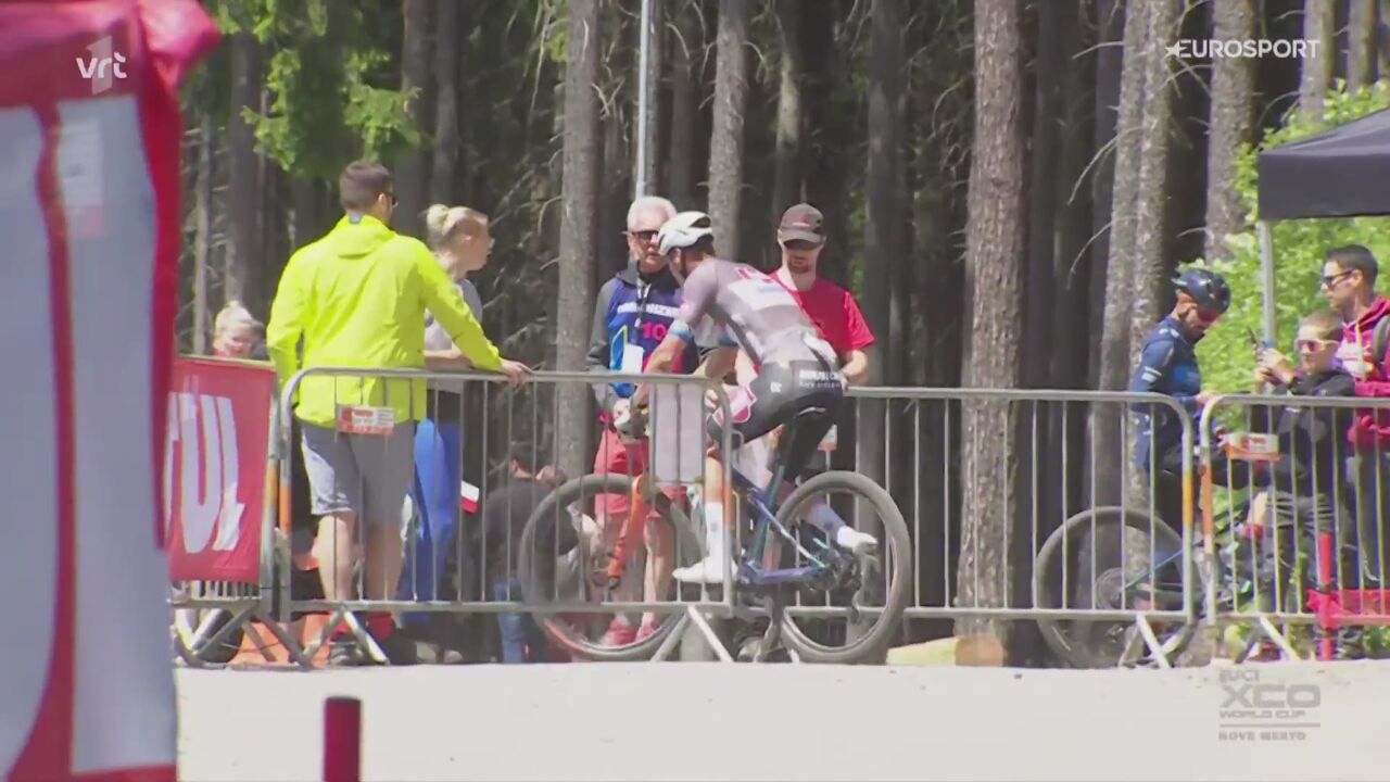 Veel pech voor Mathieu van der Poel in de WB mountainbike in Tsjechië ...