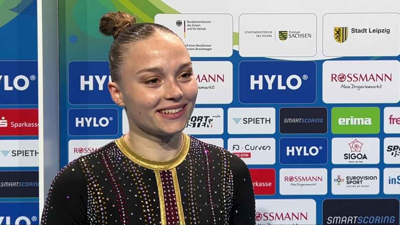 Nina Derwael (brug en balk), Lisa Vaelen (sprong) en Jade Vansteenkiste ...