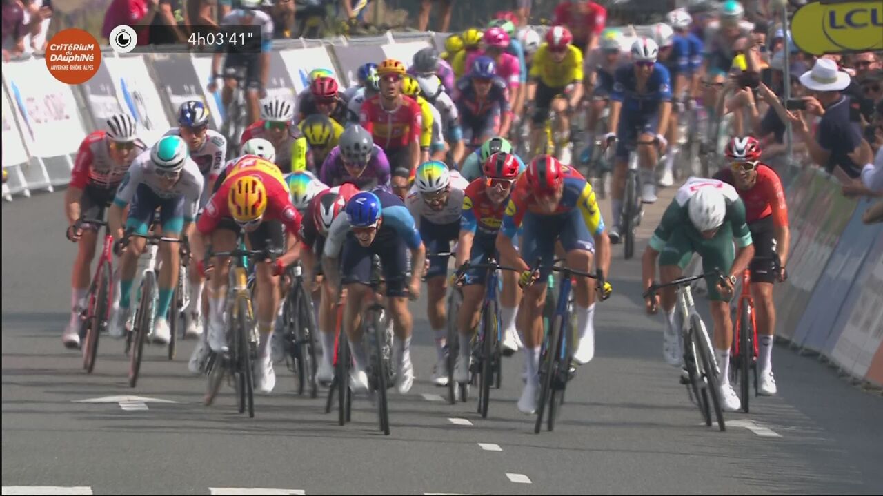 Jake Stewart vloert Jonathan Milan in Dauphiné, Remco Evenepoel komt ...