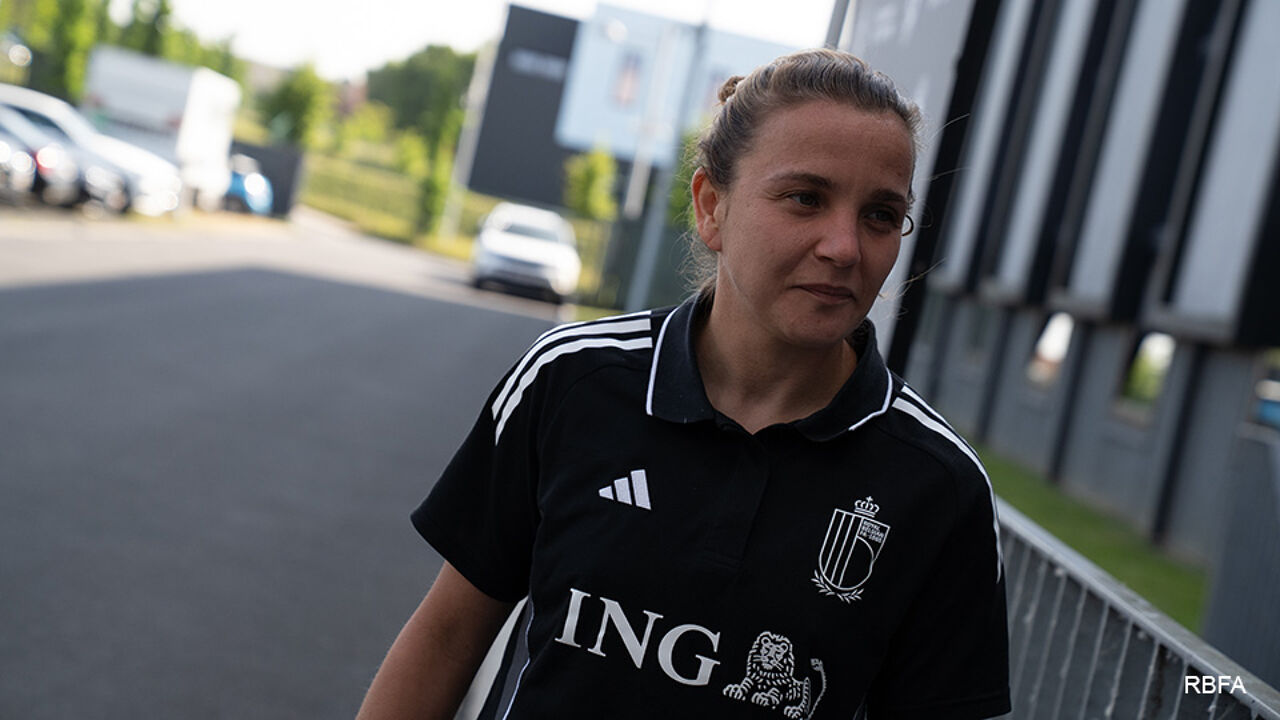 IN BEELD - Tessa Wullaert is blikvanger met fluo-outfit: Red Flames ...