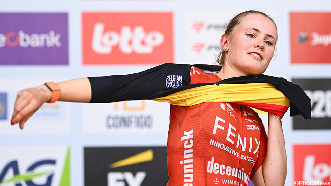 Niels Vandeputte verrast vermoeide Tim Merlier in de sprint en pakt ...