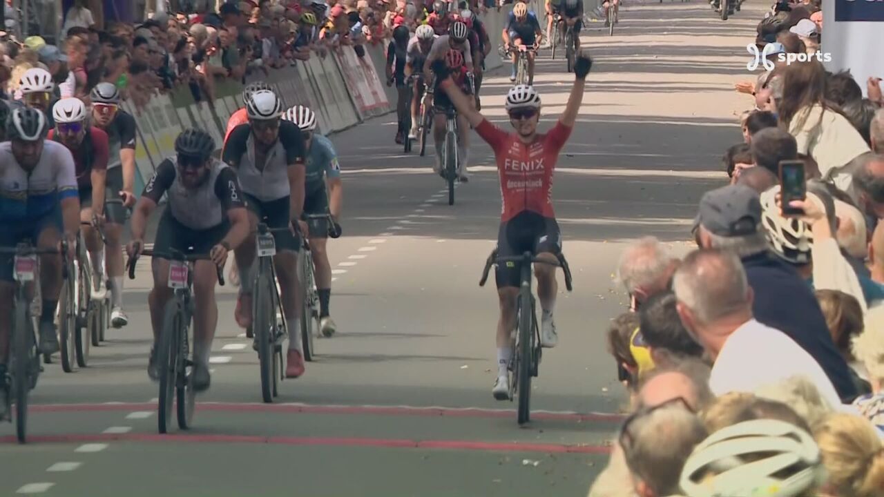 Niels Vandeputte verrast vermoeide Tim Merlier in de sprint en pakt ...
