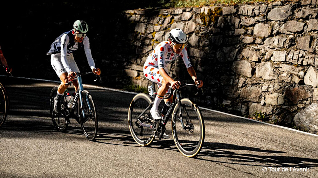 Jarno Widar steekt op eerste aankomst bergop hand uit naar nieuwe ...