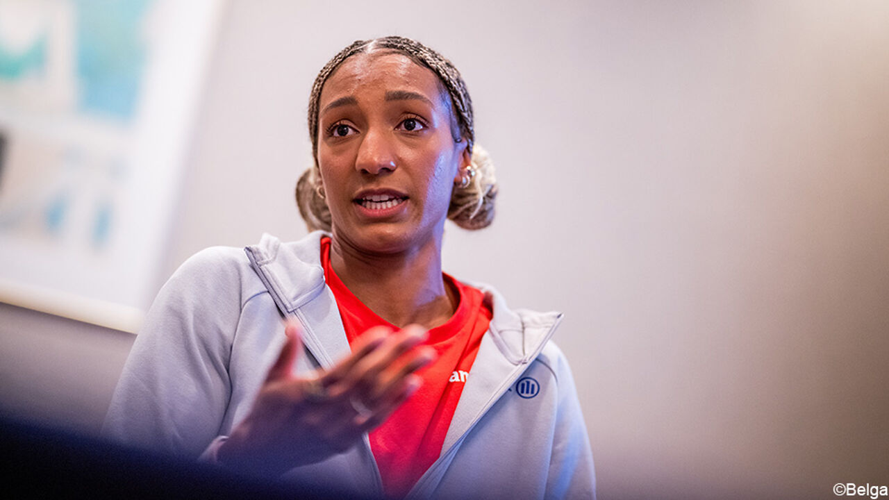Goud lijkt te hoog gegrepen op het WK: Nafi Thiam pas 6e halfweg de ...