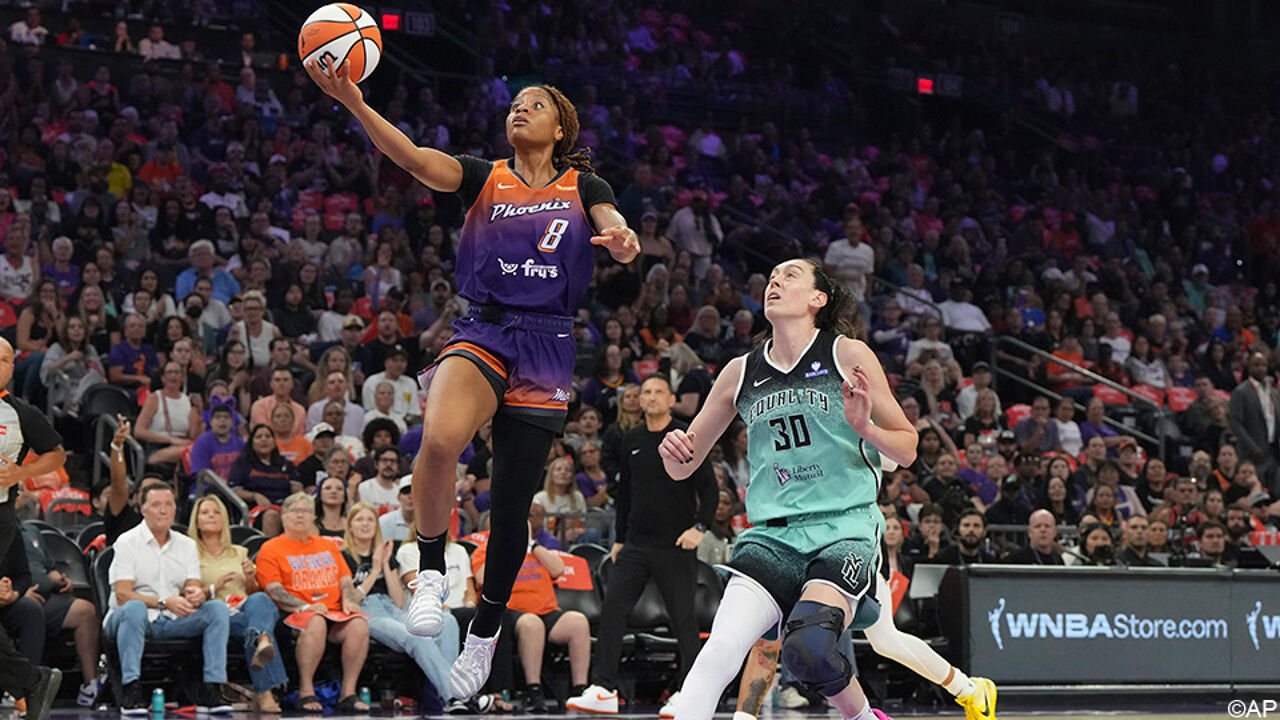 "Ik schrijf dit met tranen in mijn ogen": Julie Vanloo reageert voor het eerst op "pijnlijk ...