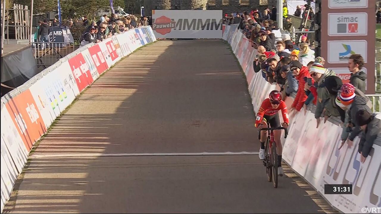 Beresterke Van Alphen grijpt gouden kans in Flamanville, Alvarado viert ...