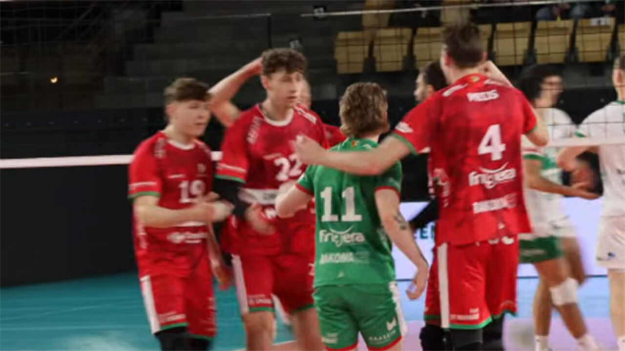 Twee sets volstaan: ijzersterke Pierre Perin en Sil Meijs leiden ...