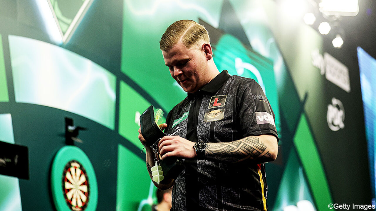 Belgisch drama op WK darts compleet: Mike De Decker gooit zijn eigen ...