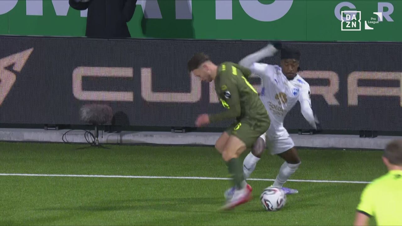 Goede actie van Ito: panna en krijgt fout mee | sporza