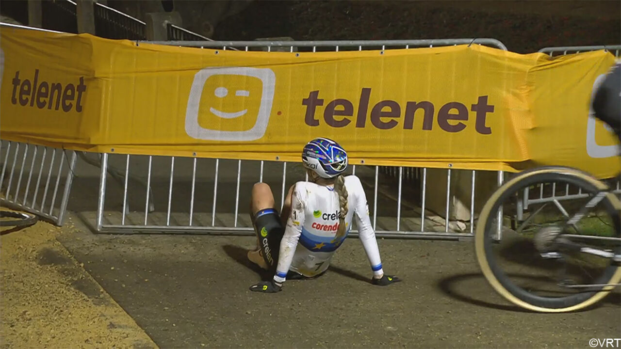 Puck Pieterse soleert in de avondcross in Diegem naar haar eerste ...