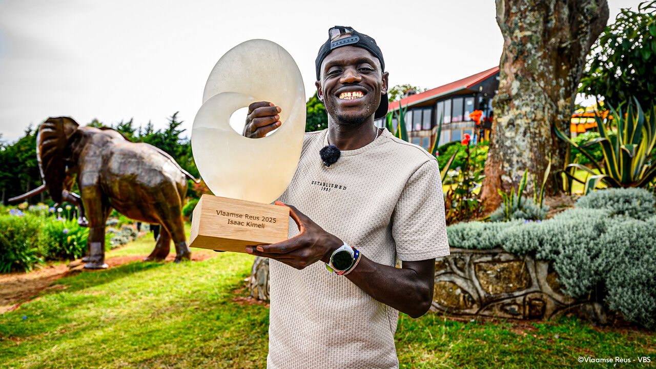 Isaac Kimeli wint De Vlaamse Reus 2025 en krijgt trofee op bijzondere ...