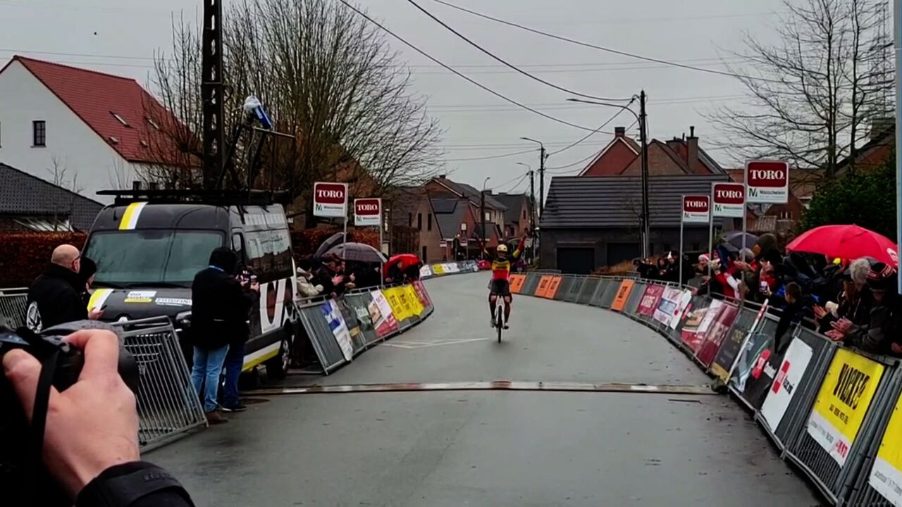 Marion Norbert Riberolle laat haar nieuwe Belgische driekleur meteen ...