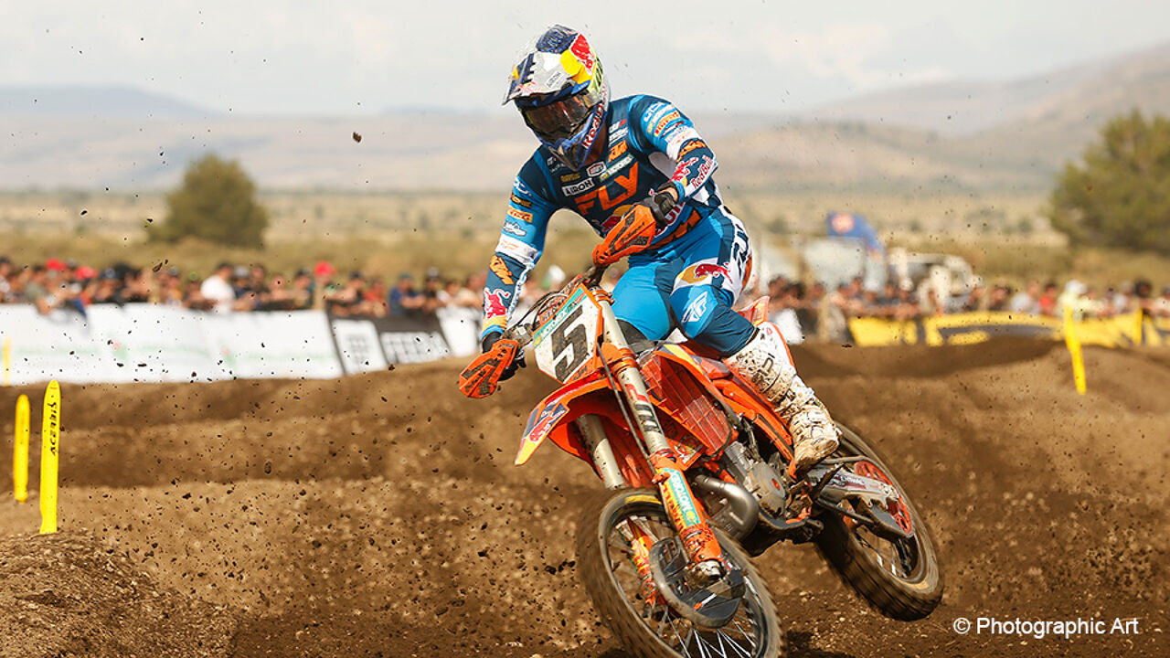 Lucas Coenen ziet Jeffrey Herlings in achteruitkijkspiegel opdoemen ...