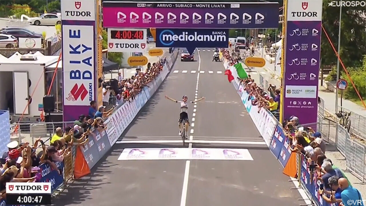 Finn domineert in koninginnenrit: wereldkampioen rijdt iedereen zoek in ...