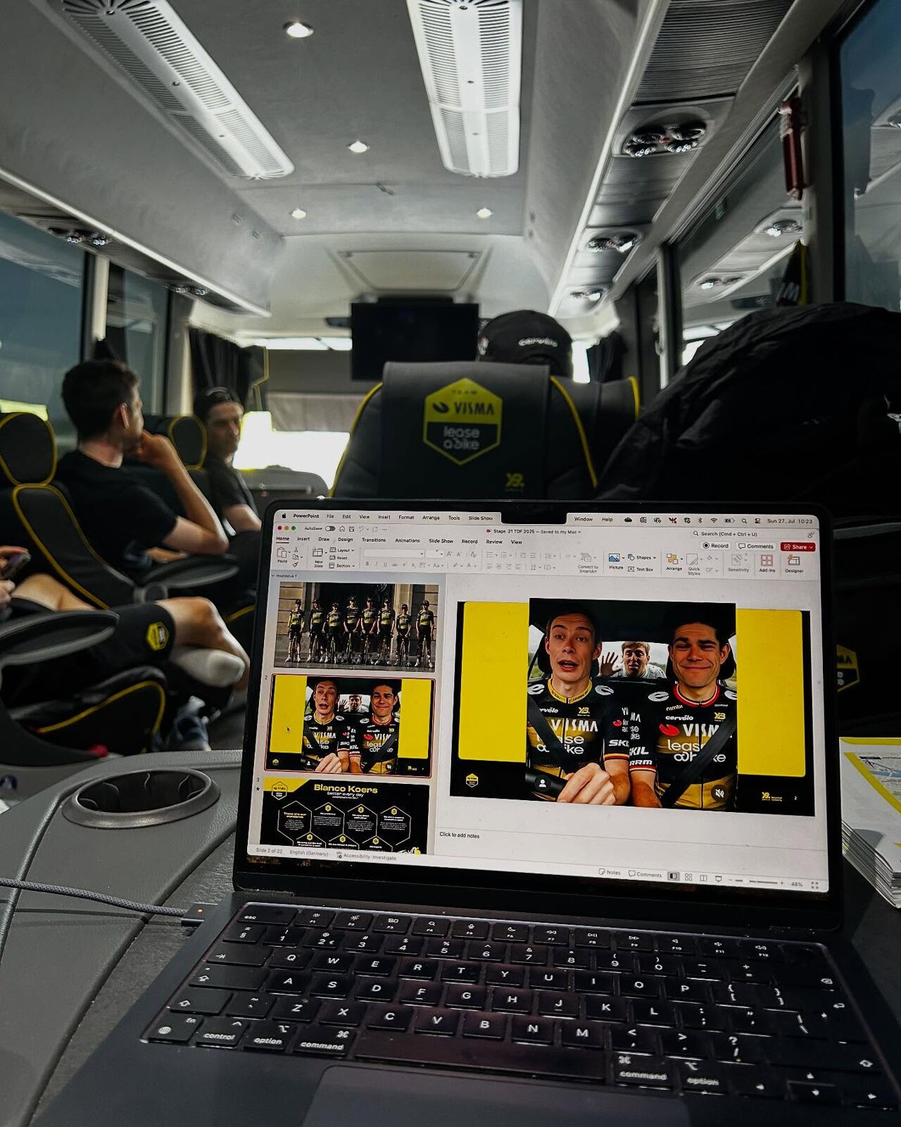 Een markante AI-foto met Pogacar, een telefoontje naar huis en "Wouteke ...