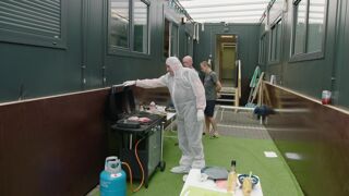 Hoe hebben 30 proefpersonen 4 weken in quarantaine doorstaan? Kijk mee ...