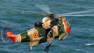 Le déménagement des hélicoptères de la base de Coxyde à l’aéroport d ...