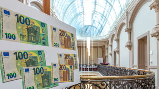 Nieuwe briefjes van 100 en 200 euro passen beter in uw portefeuille ...