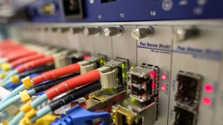 Installatie van glasvezel door "Fiberklaar" roept veel vragen op: "Wie ...