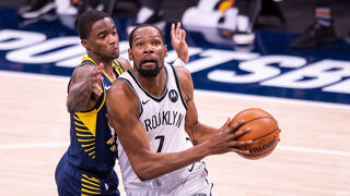 Kevin Durant schittert met 42 punten, enkelblessure voor Antetokounmpo ...