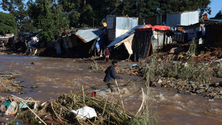 Zuid-Afrika zet meer dan 10.000 soldaten in na overstromingen waarbij ...