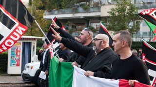 Leugens over oude Grieken en Romeinen: geen fascistische groet, witte ...