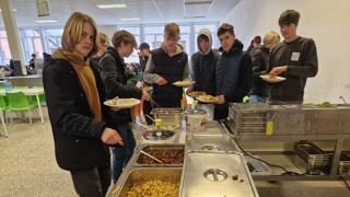 Nieuwe grootkeuken VTI Waregem levert kwaliteitslabel op: "We bakken ...