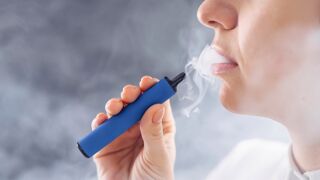 Kankerspecialist Filip Lardon waarschuwt opnieuw voor roken en vapen: "Beu om snoeiharde ...