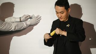Een banaan van 6,2 miljoen dollar opeten? Chinese koper verorbert ...