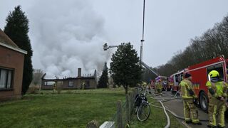 Woning van 88-jarige man in Stekene volledig verwoest na zware brand | VRT NWS: nieuws