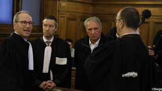 Rechter stelt het proces over de verkoop van Anderlecht uit naar eind ...