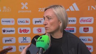 "Een verschrikkelijk gevoel": Flames-coach Gunnarsdottir baalt als een ...