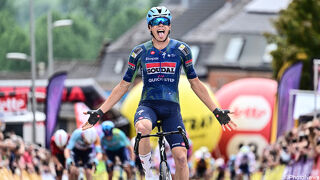 Magnier is heer en meester op de Muur Classic: Fransman wint met ...