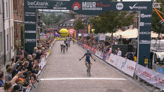 Magnier is heer en meester op de Muur Classic: Fransman wint met ...
