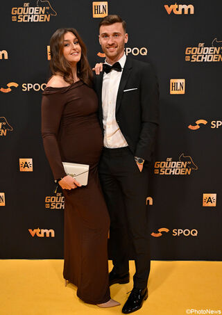 IN BEELD: Sterren van het Belgische voetbal schitteren op rode loper van de Gouden Schoen | sporza