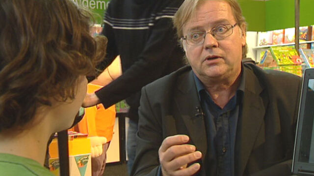 Jeugdschrijver Jan Simoen (59) is overleden | VRT NWS: nieuws