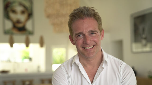 Zanger Christoff opent zomerbar: "Ik heb hier zo lang van gedroomd dat ...