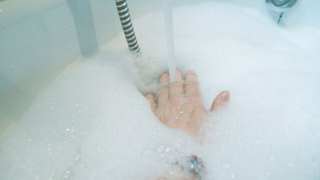 5 redenen om vaker een warm bad te nemen: waarom een bad helpt om beter ...