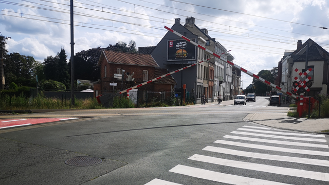 Infrabel onderzoekt verkeerssituatie aan Lierse spooroverweg die ...